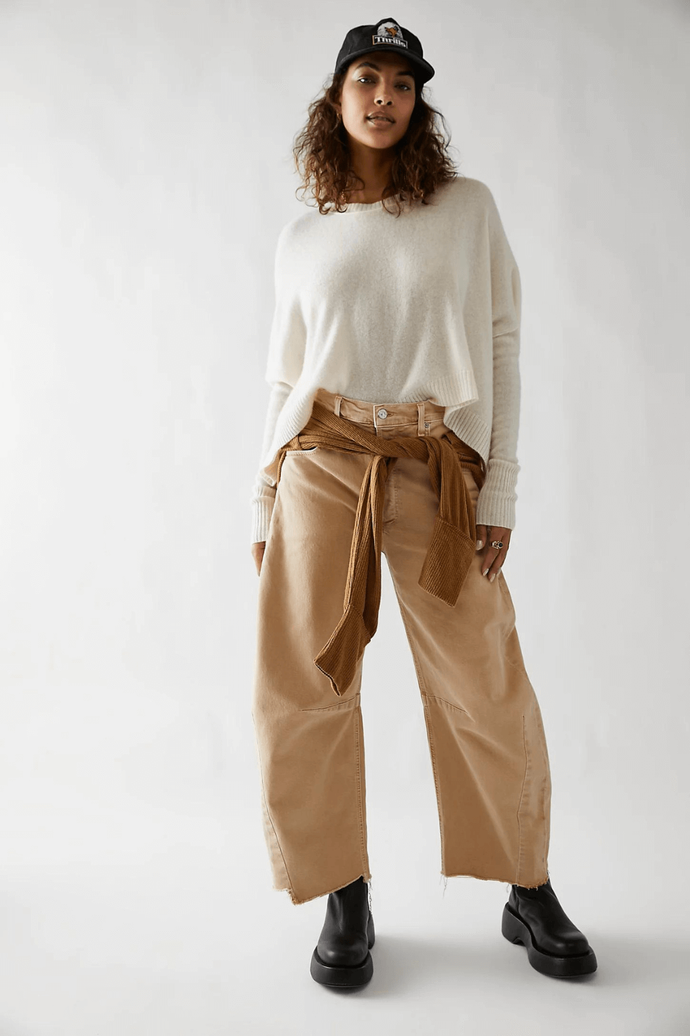 5 Barrel Jeans Outfits