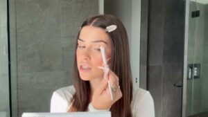 Cold Girl Makeup Look Tutorial