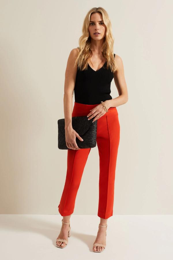 What Colors Pair Well With Red Outfits?