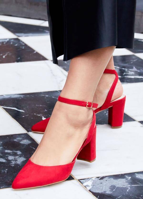 What Colors Pair Well With Red Outfits?