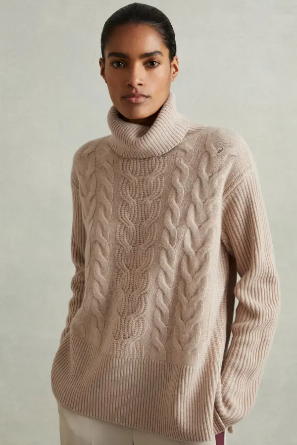 6 Roll Neck Sweaters That Combine Comfort and Class!