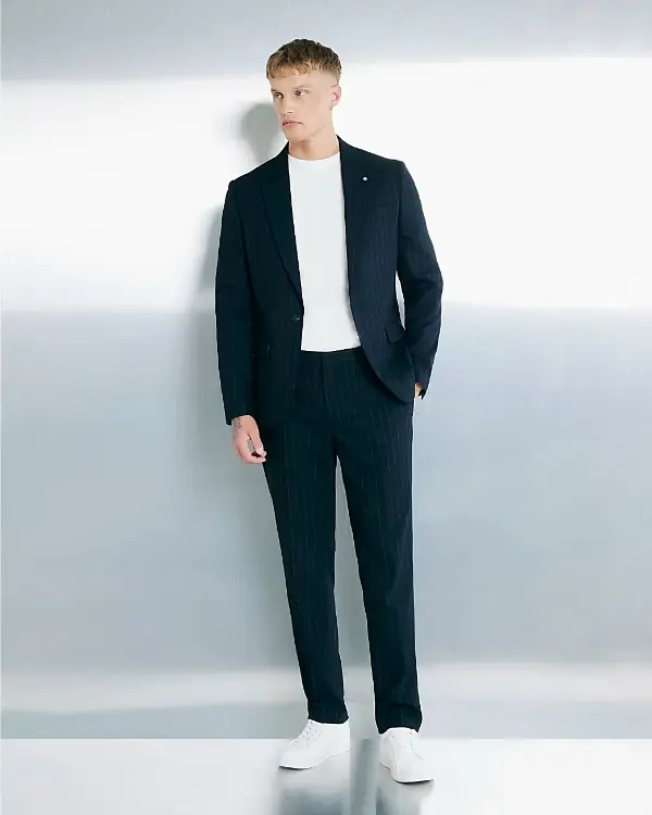 10 Modern Men's Workwear Outfit Ideas For a Polished Office Look