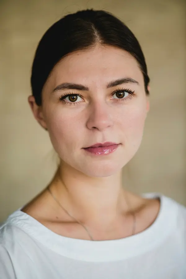 Makeup For Round Face Shape: How To Enhance Your Natural Features