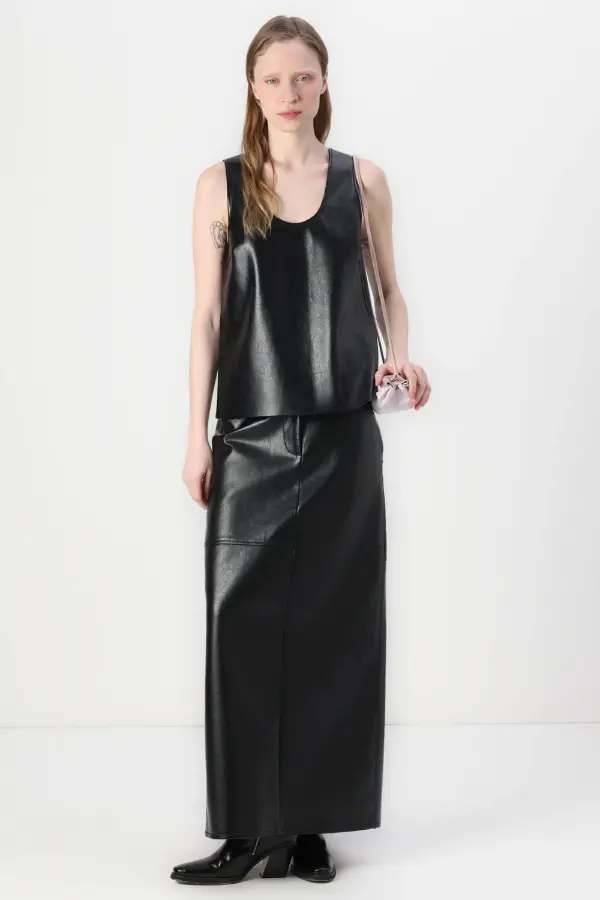 Long Leather Skirt Outfit Ideas to Elevate Your Style Effortlessly