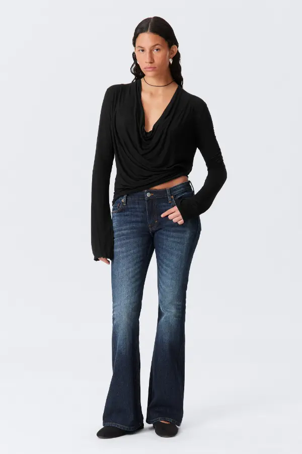 10 Low Rise Flare Jeans Outfit Ideas That Actually Look Good