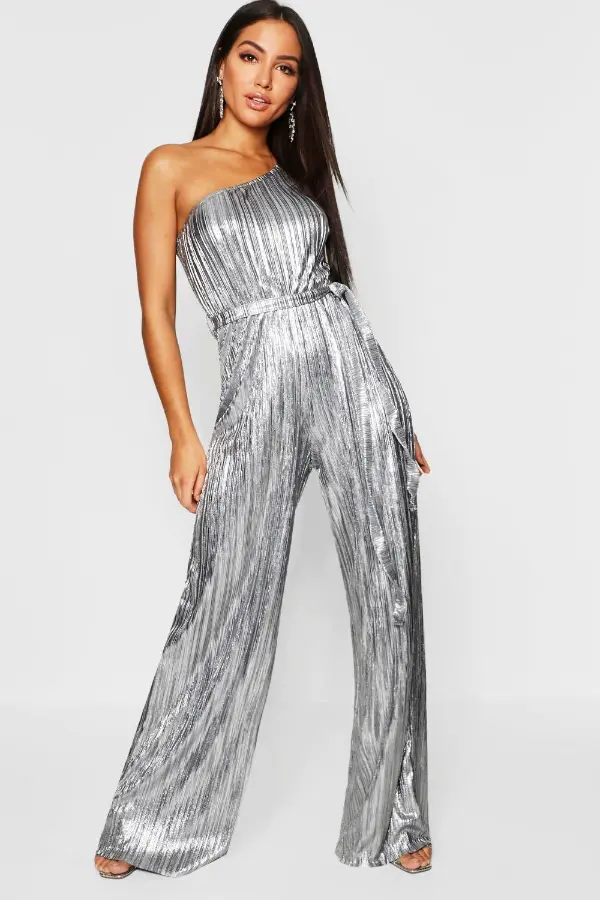 7 Cool Silver Metallic Outfit Ideas for Women
