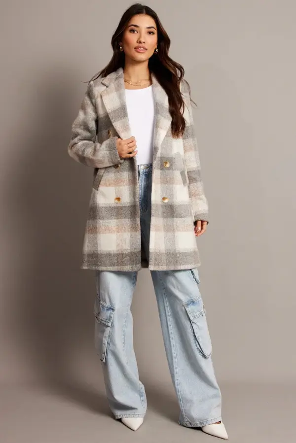 10 Check Coat Outfit Ideas That Look Stylish All Season