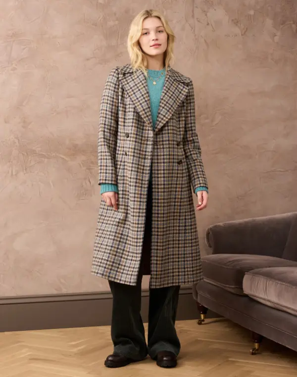 10 Check Coat Outfit Ideas That Look Stylish All Season