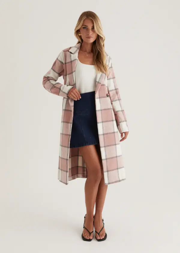 10 Check Coat Outfit Ideas That Look Stylish All Season