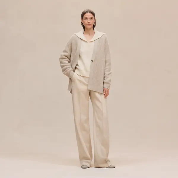 15 Fall Outfit Ideas For Women That Are Cool & Comfortable