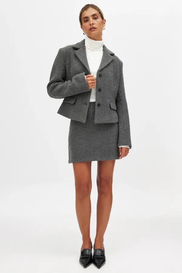 10 Cute Grey Mini Skirt Outfit Ideas