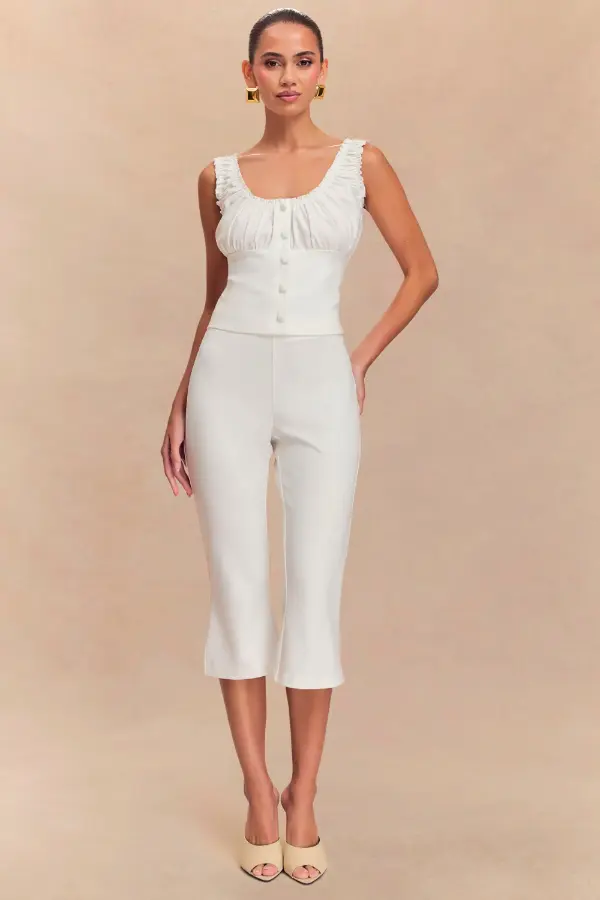 White Capri Outfits: Stylish Ways to Wear Them