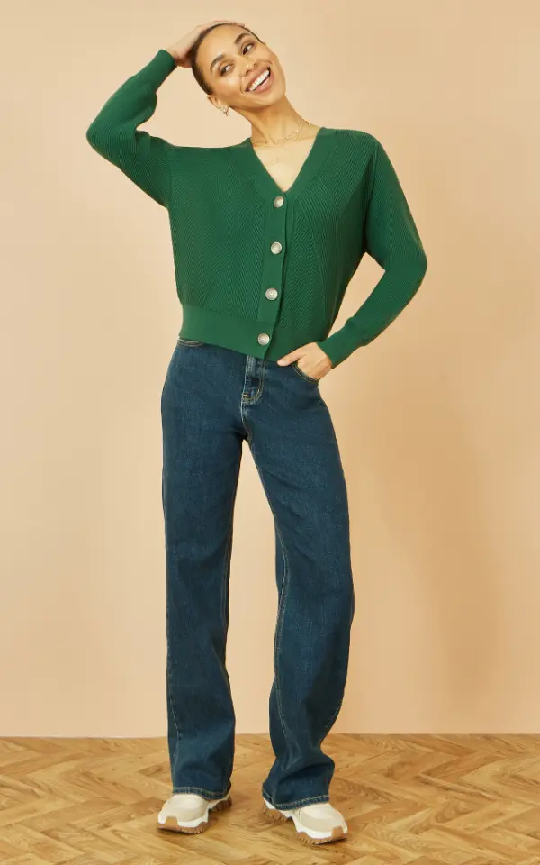 10 Green Cardigan Outfits: Stylish Ways to Wear This Wardrobe Staple