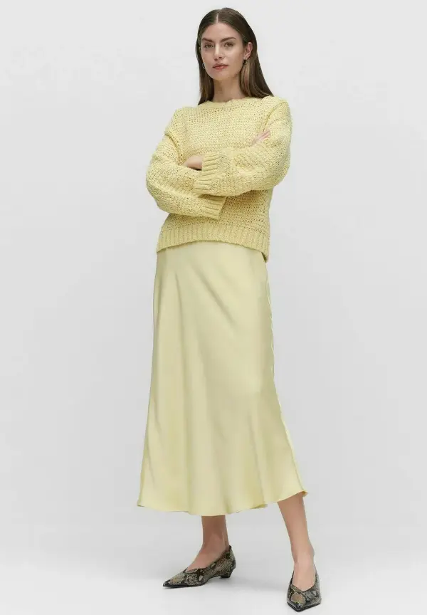 Yellow Sweater Outfit Ideas To Brighten Up Your Style