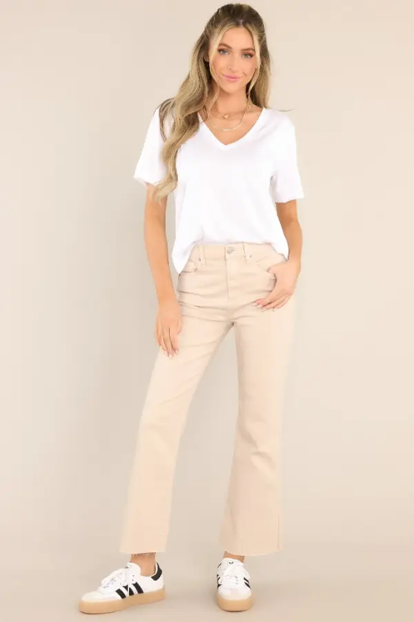 How to Style Beige Jeans: Outfit Ideas for Every Season