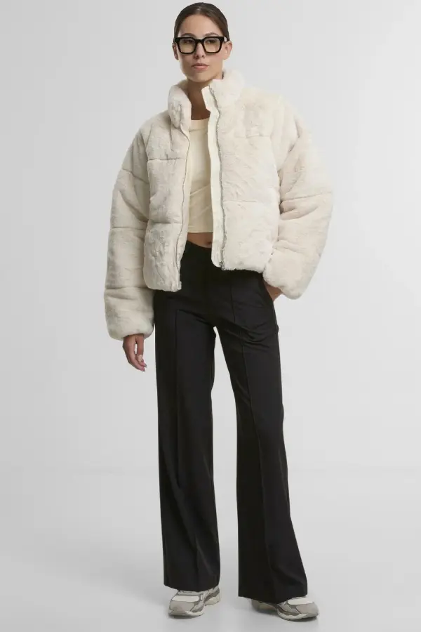White Puffer Jacket Outfit Ideas For Women To Try This Season