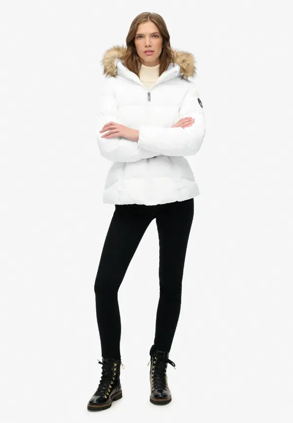 White Puffer Jacket Outfit Ideas For Women To Try This Season