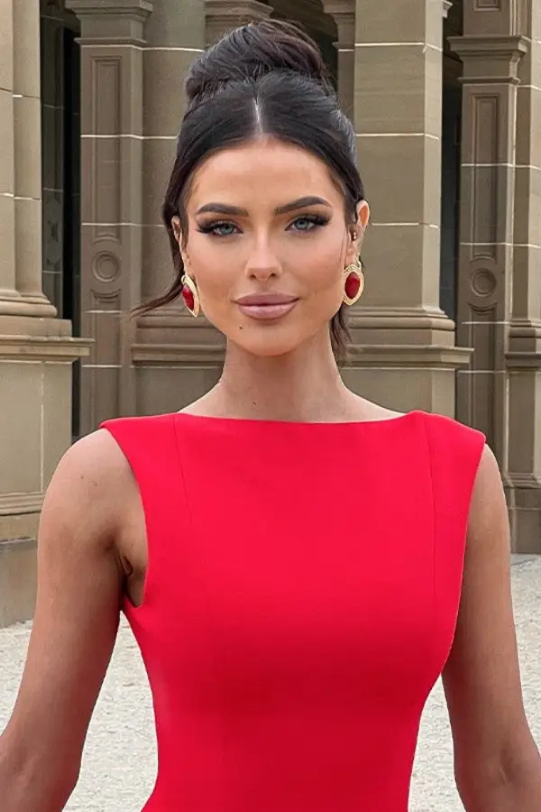 Makeup to Wear With a Red Dress That Turns Heads